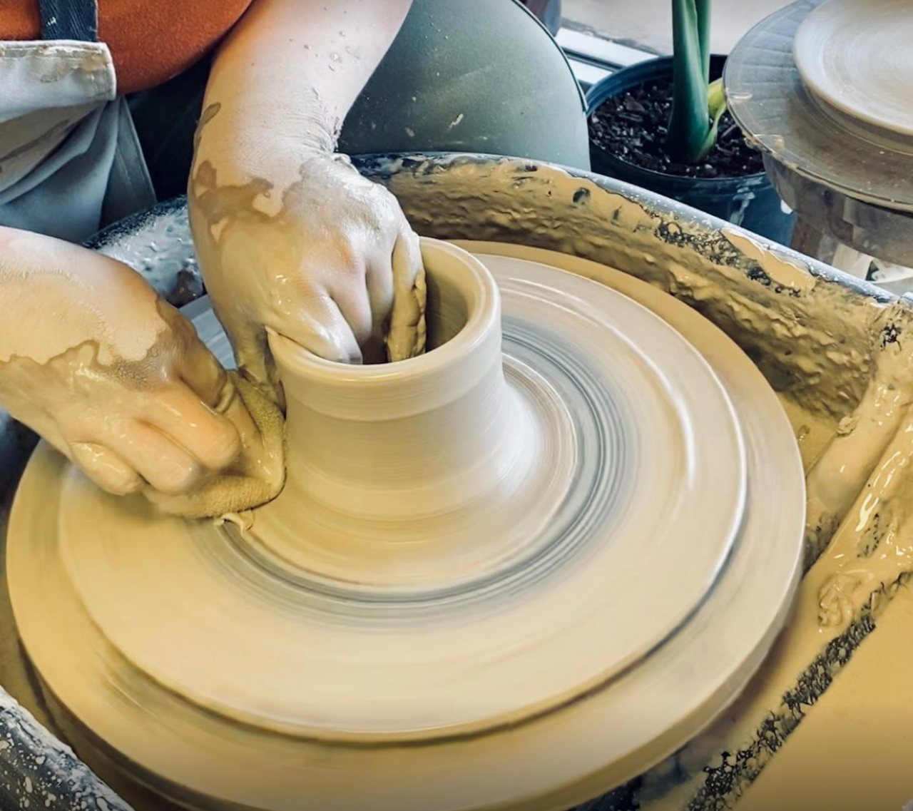 Pottery Classes | STRANGE EARTH STUDIO